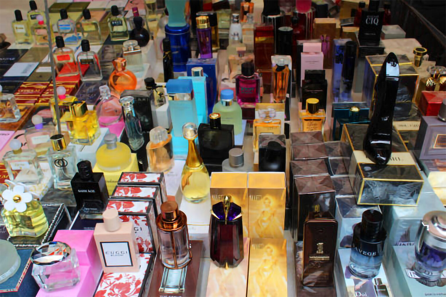 Como Identificar um Perfume Importado Original: Dicas e Cuidados
